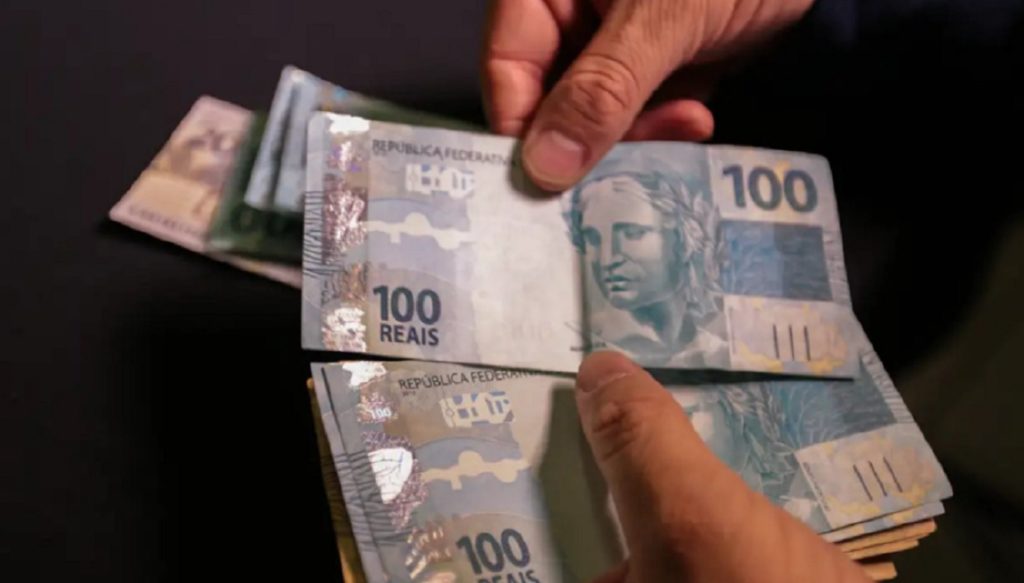 Tem dinheiro esquecido no banco? Governo começará a usar valores ...