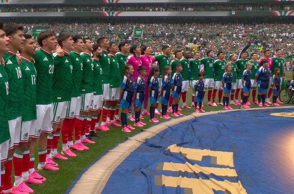 Por que a chuteira rosa no futebol virou febre entre os maiores craques ...